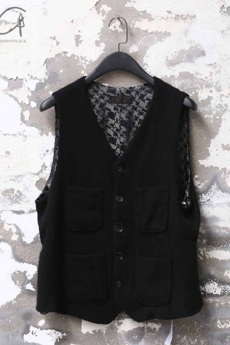 GEOFFREY B. SMALL Vest with 4 patch pockets and hand-sewn silk buttons