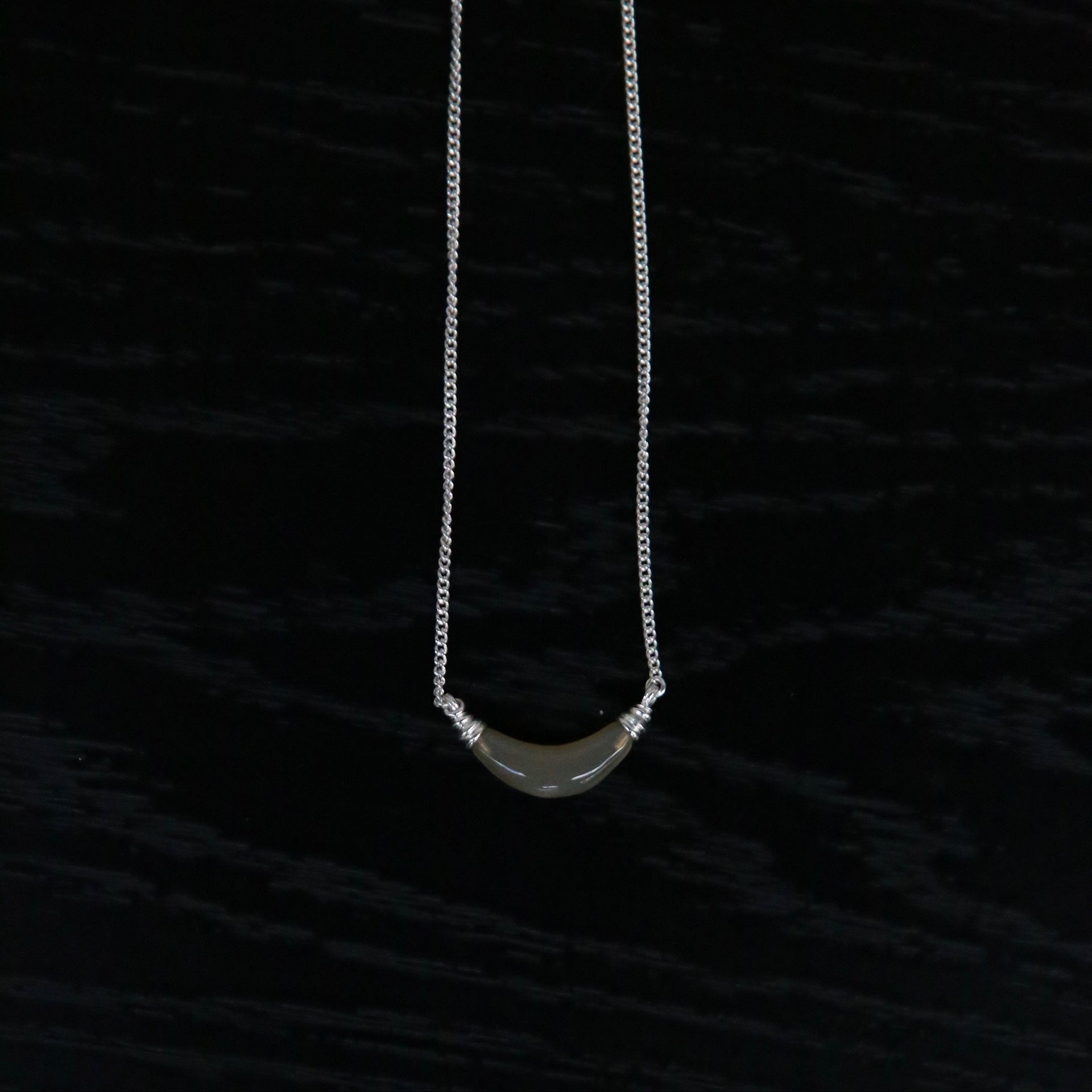 OLIO E ACETO Sterling Silver Black/White Ox Horn Crescent Pendant Neck