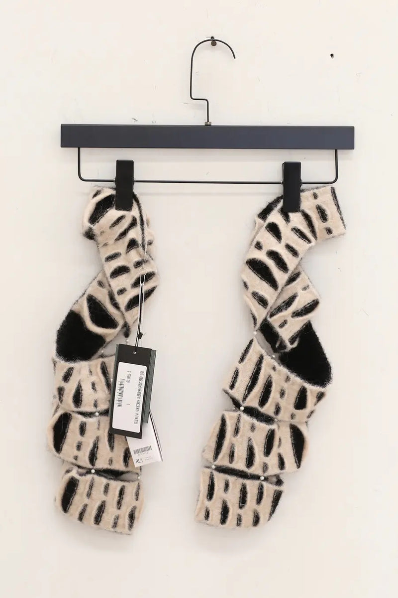 RUI Spiral Animal Print Leg Warmers RAW23KN05 Off White & Black