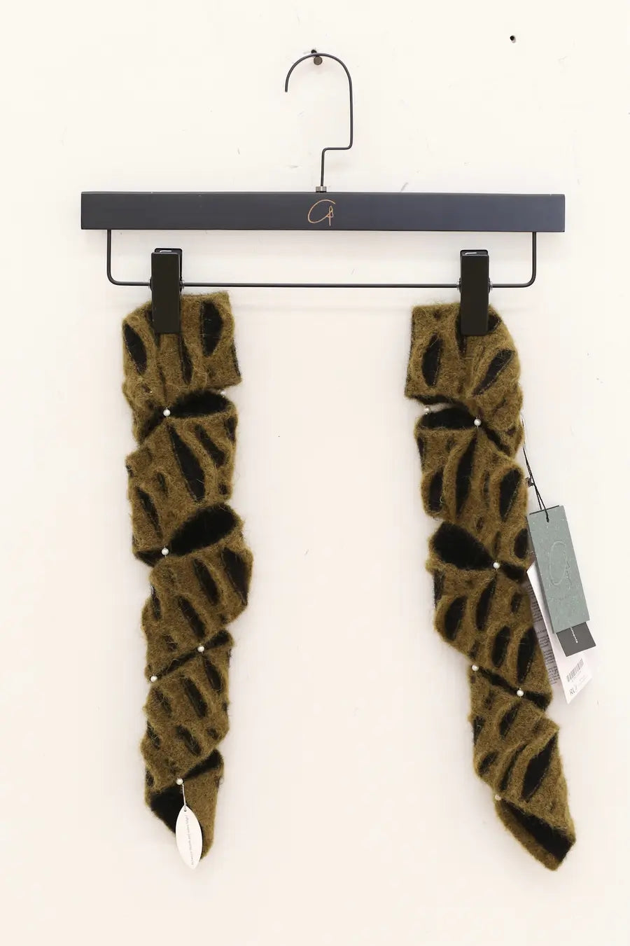 RUI Spiral Animal Print Sleeve Warmer RAW23KN04 Khaki Green & Black